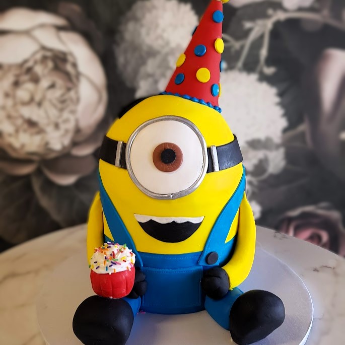 Bababa-babanana | Minion Cake | Sculpted Minion Cake Vegas – Rolling In ...